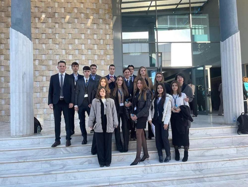 Προσομοίωση Ευρωπαϊκού Κοινοβουλίου στα Εκπαιδευτήρια Μαντουλίδη ...