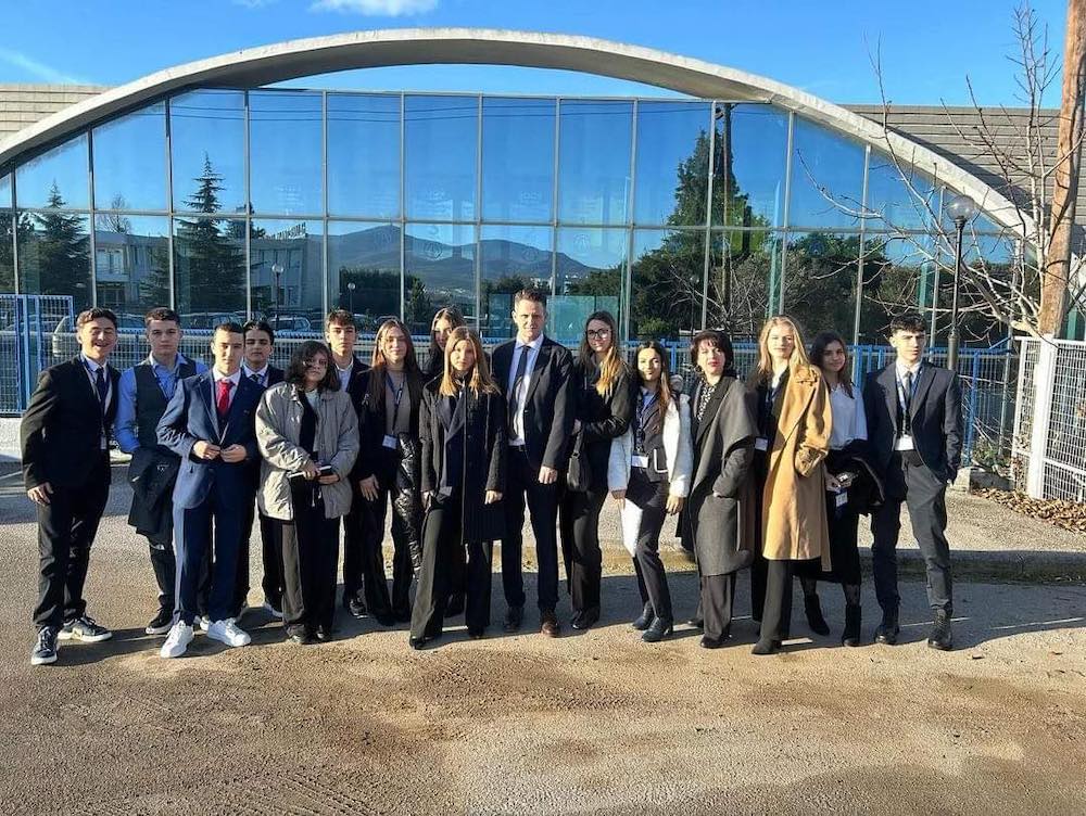 Προσομοίωση Ευρωπαϊκού Κοινοβουλίου στα Εκπαιδευτήρια Μαντουλίδη ...