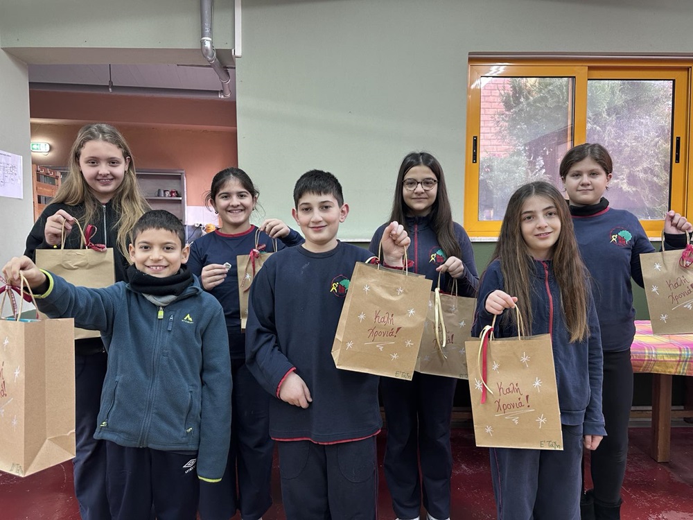 Κοπή της πρωτοχρονιάτικης πίτας στο Δημοτικό Σχολείο μας ...